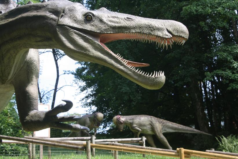 Dino-Zoo : le parc préhistorique avec la plus grande sculpture de ...